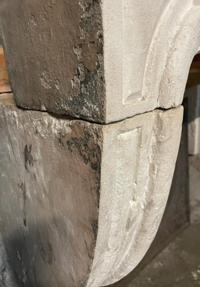 Incroyable cheminée ancienne en pierre de tuffeau style Louis XIV