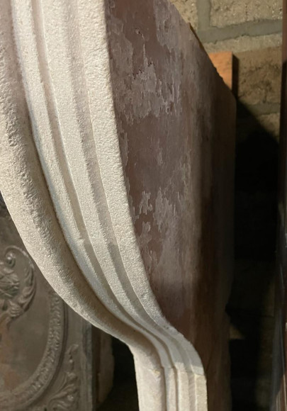 Incroyable cheminée ancienne en pierre de tuffeau style Louis XIV